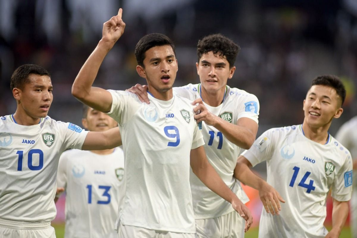 The national teams of Uzbekistan and Iran are playing a football match ...