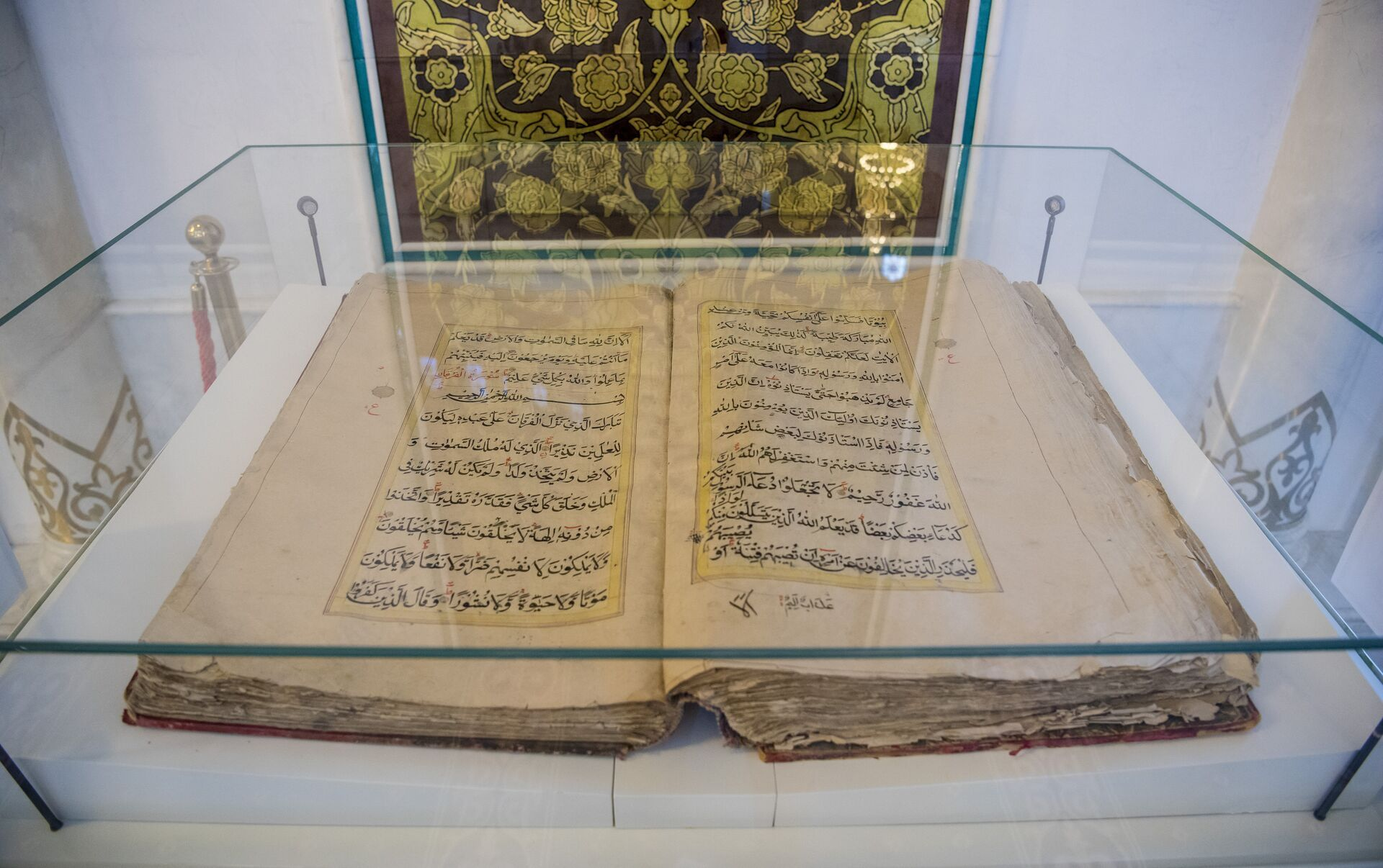 Rare Treasures of Islamic Art Unveiled in Moscow | Bright Uzbekistan